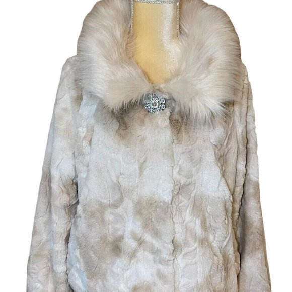 Andrew Marc | Jackets & Coats | Andrew Marc New York Tan 2 Tone Faux Fur Jacket Nwt Sz L | Poshmark